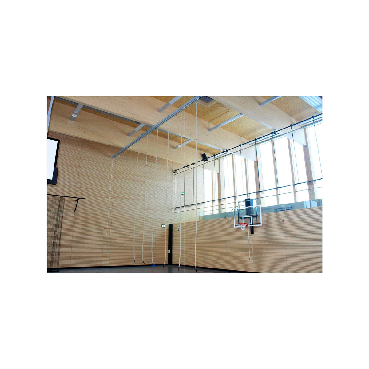 Plumbing system for ceiling-mounted plumb lines. | Nordic Sport